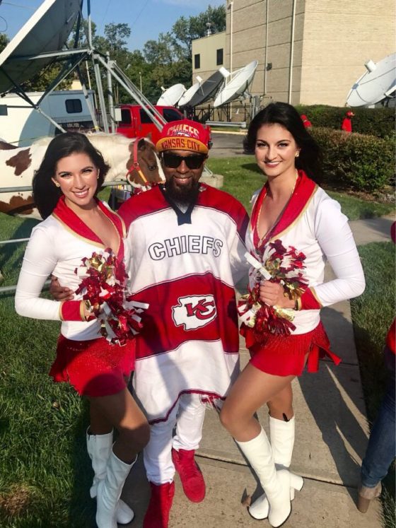 Tech N9ne & Krizz Kaliko Perform ‘MAKE IT LOUD’ on Fox 4 News KC’s Red ...